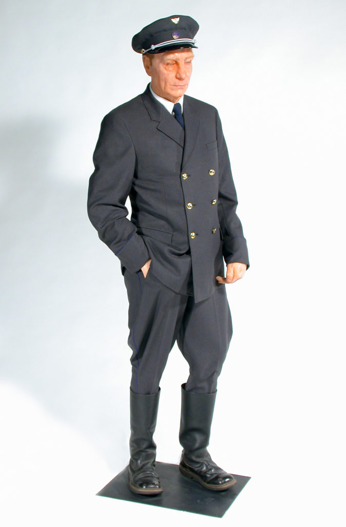 Posti’s uniforms through the centuries - Postal museum