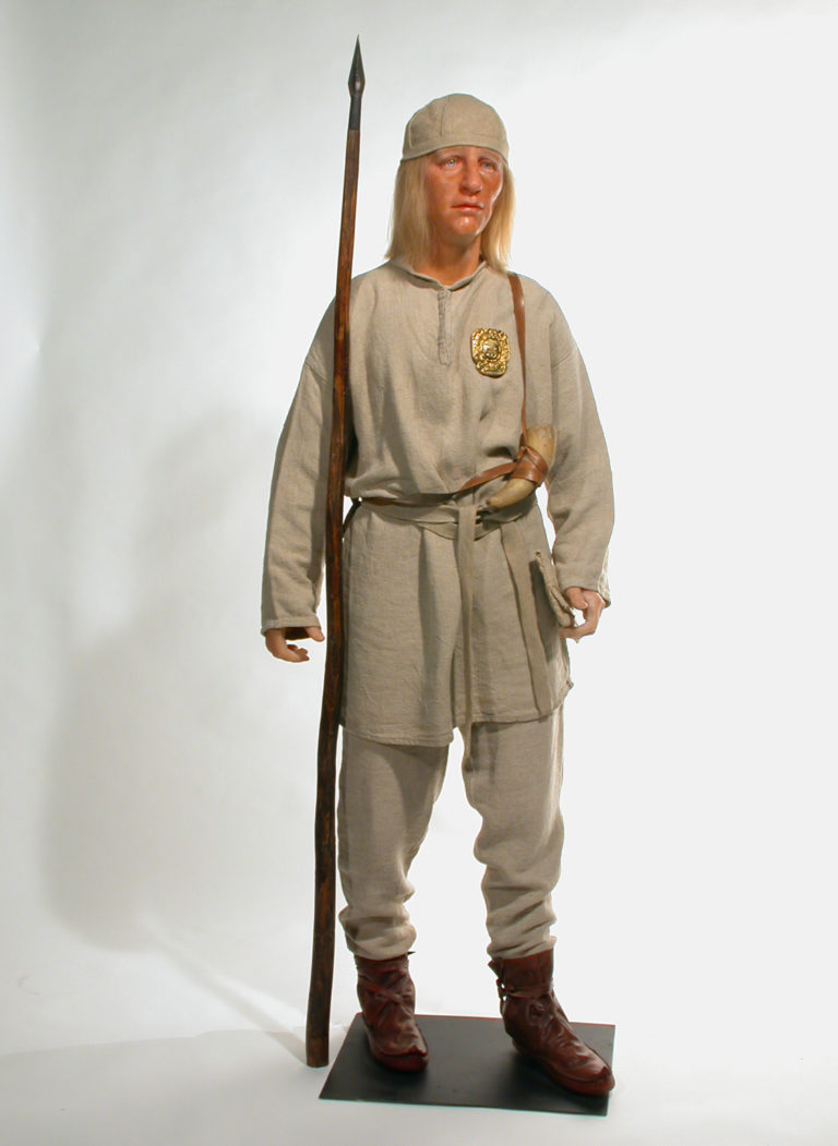 Posti’s uniforms through the centuries - Postal museum