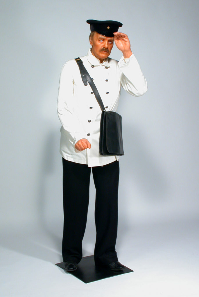 Posti’s uniforms through the centuries - Postal museum